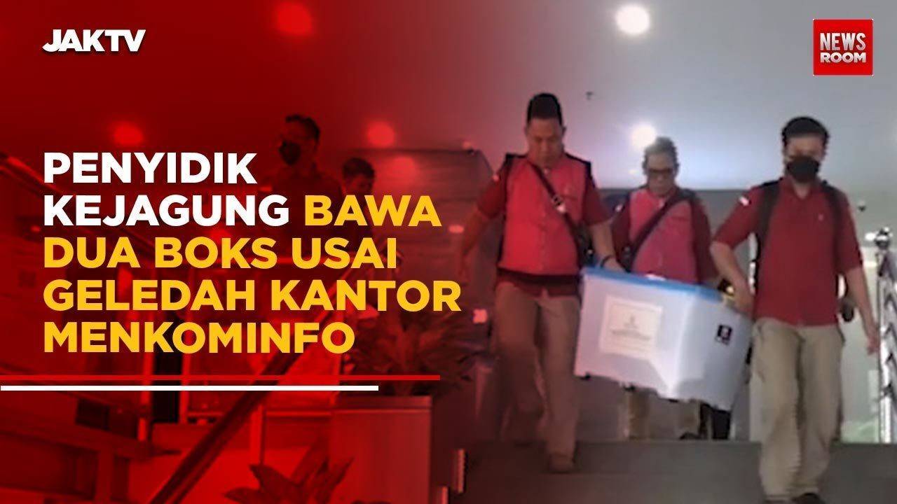 Penyidik Kejagung Bawa Dua Boks Usai Geledah Kantor Menkominfo - jaktv.official | Vidio