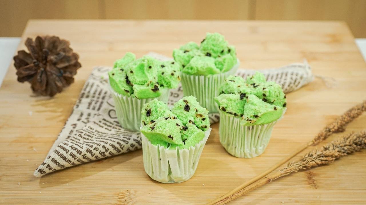 Resep Bolu Kukus Pandan Antigagal, Dijamin Mekar dan Empuk Banget! | Vidio