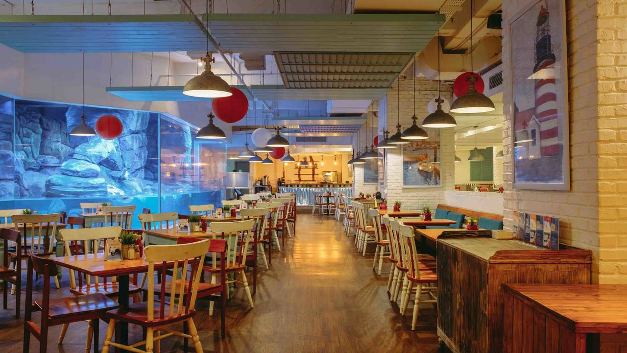 Pingoo Restaurant - Makan Bersama Penguin