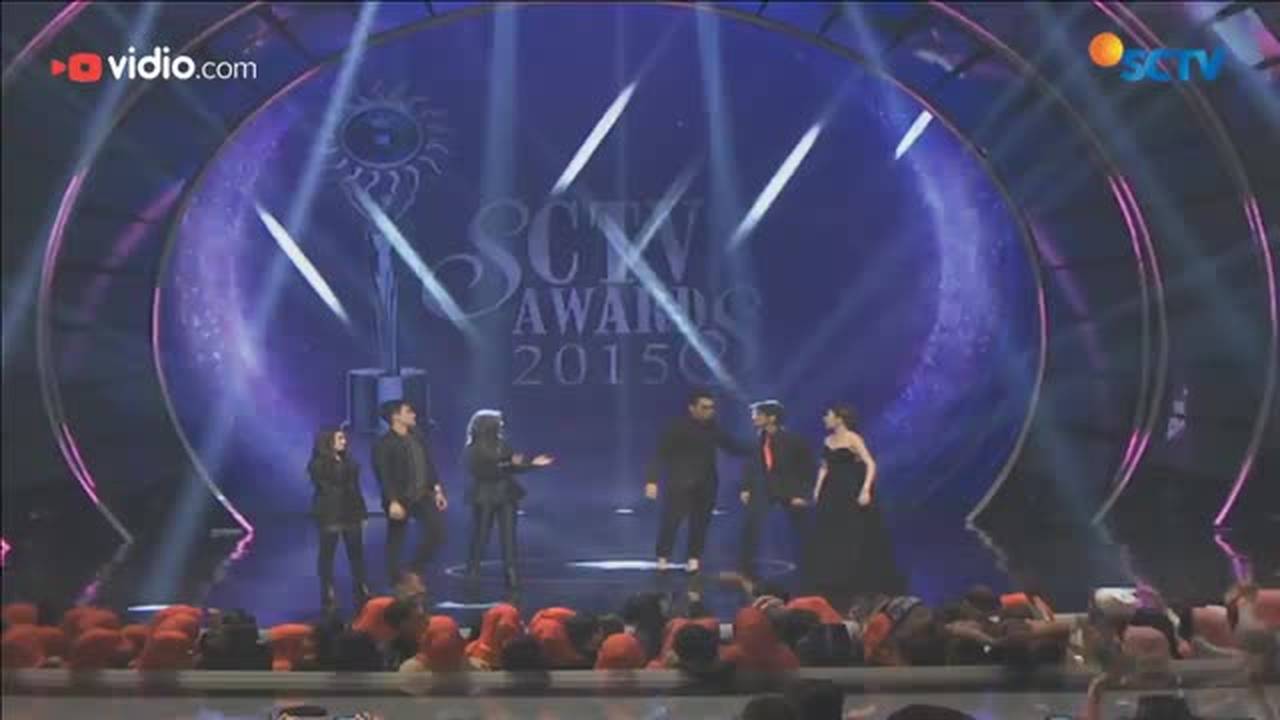GGS Returns Cast Dancing (SCTV Awards 2015) | Vidio