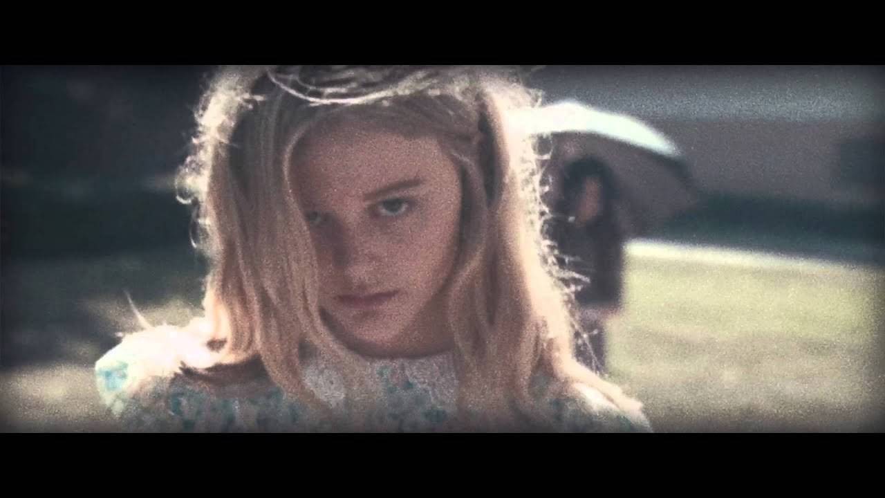 Nonton Lights Out (2016) Sub Indo - Trailer