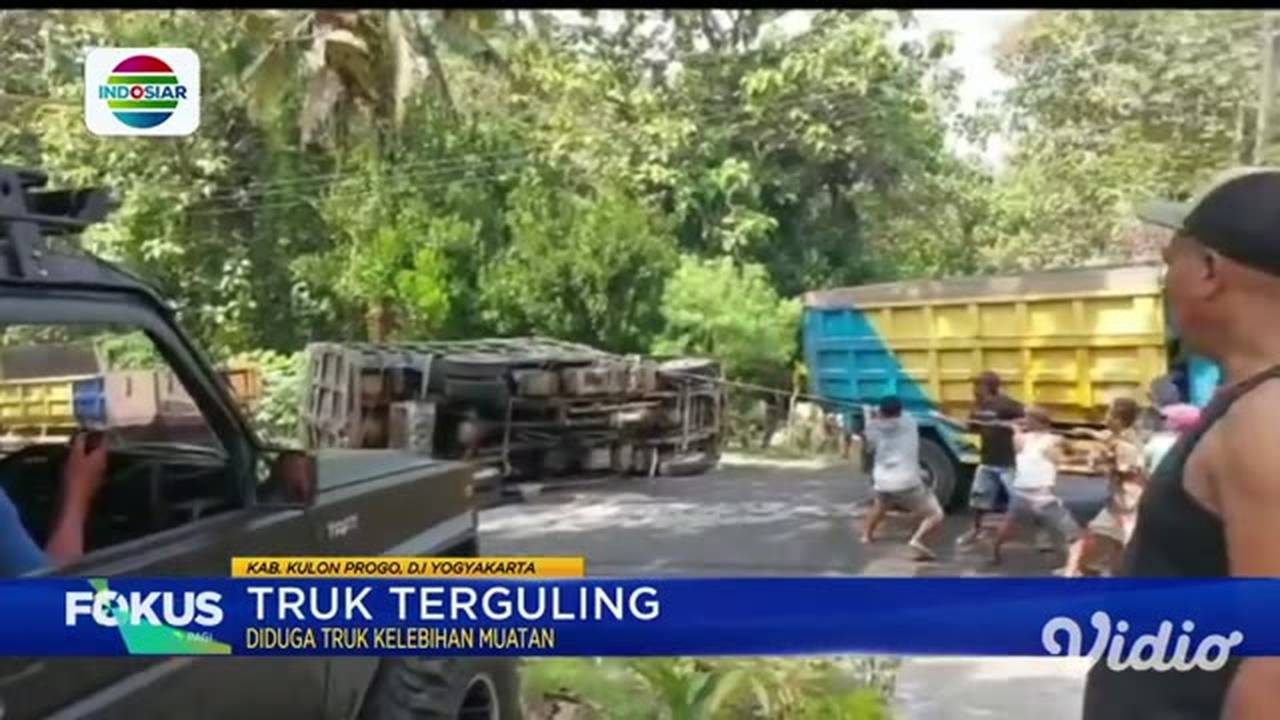 Truk Kelebihan Muatan Terguling di Kulon Progo - Indosiar Regional | Vidio